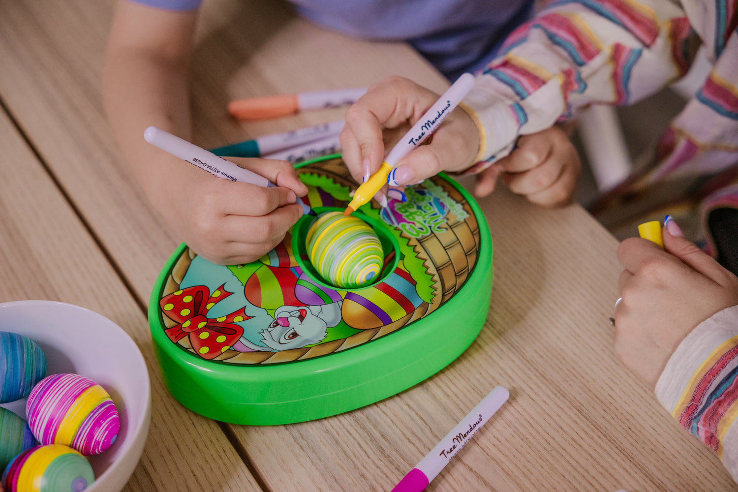Eggmazing Egg Decorator Kit: Mess-Free Easter Egg Decorating - Toy Box ...